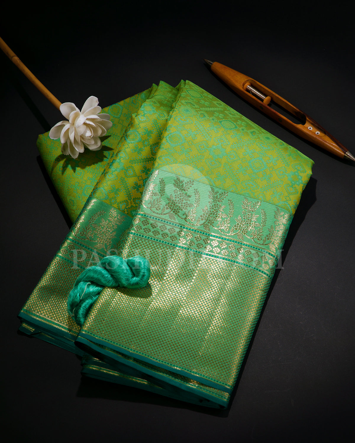 Leaf Green and Ramar Green Kanjivaram Silk Saree - DT98 – Pashudh Sarees